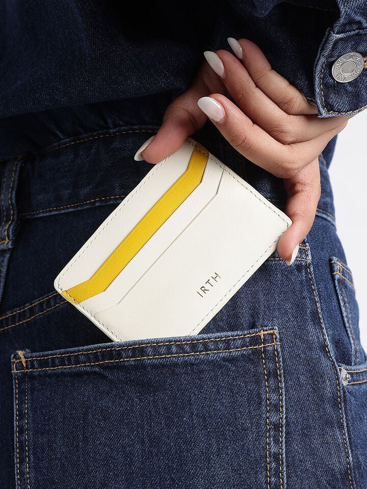 Tuck Off-White Leather Card Holder by IRTH | House of Titan